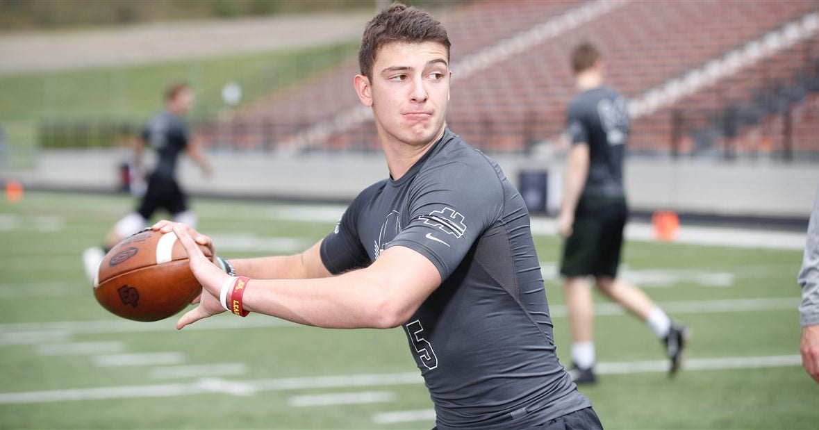 Minnesota QB signee Cole Kramer enjoys drawing and doing magic