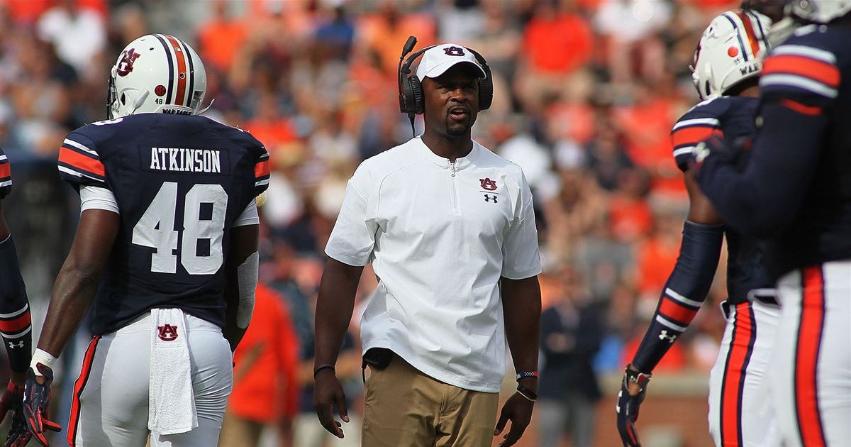 Travis Williams makes contact with top defensive target on day one