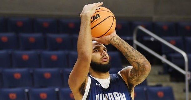 Johni Broome finds himself in veteran role in Year 2 at Auburn