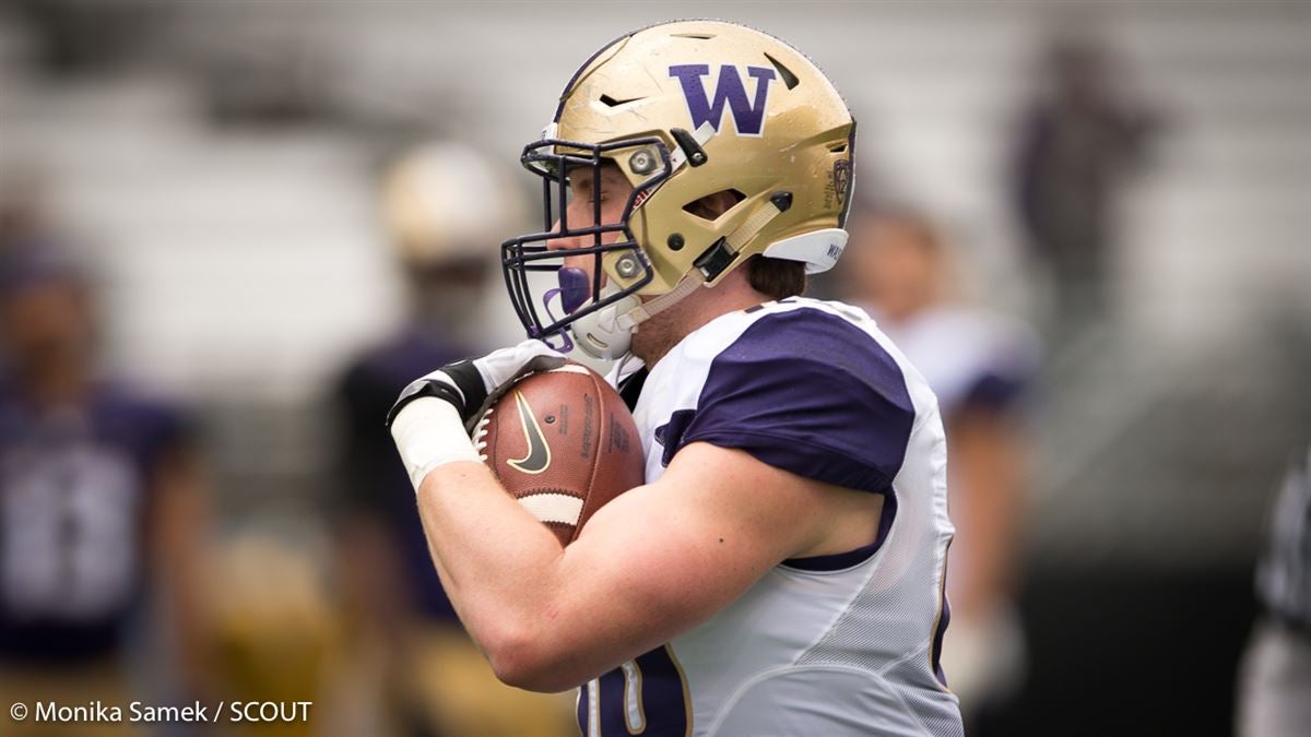 Salute to the Washington Huskies Football Senior Class