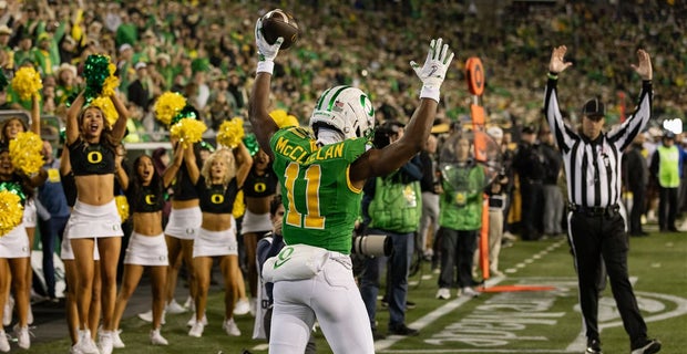 Photos from Oregon's dominant Friday night win over Minnesota