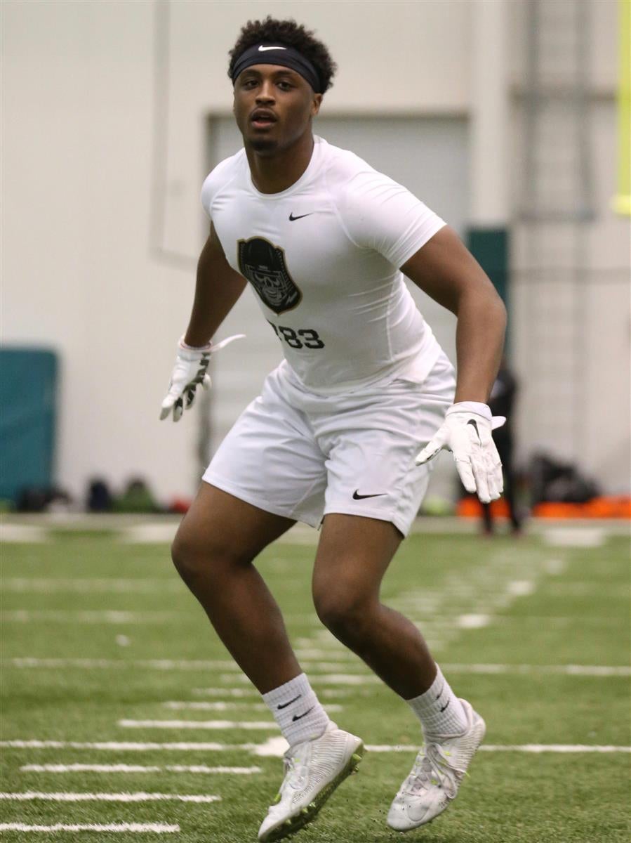 Avery Roberts Profile Photos