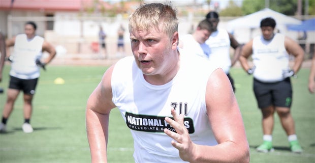 U.S. Army All-American O-lineman Joshua Bates inks with Oklahoma