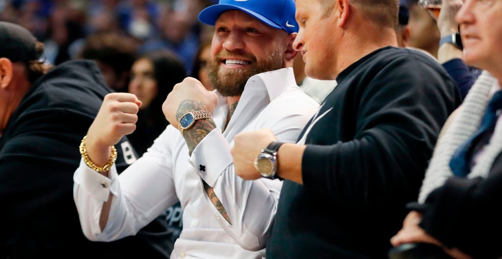 Conor McGregor leads BYU fans in chant at basketball game vs. Baylor