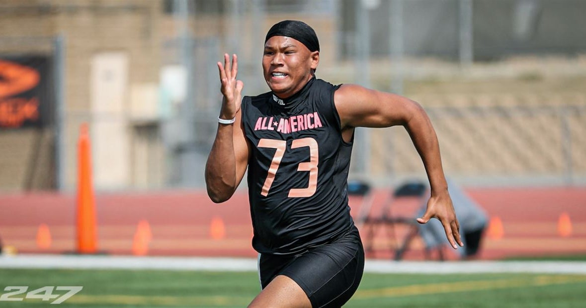 A closer look at the recruitment of 2023 DE Jaeden Moore