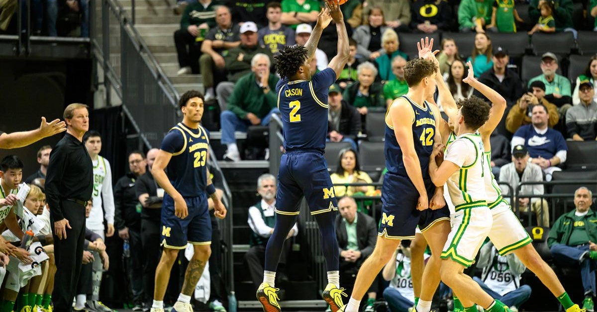 Michigan pulls away in second half, moves to 16-1 with win over Oregon