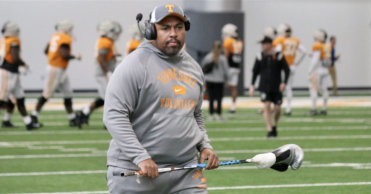 Jerry Mack breaks down Tennessee’s RBs during spring practice