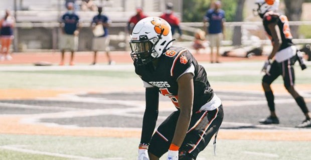 Washington picks up a late '21 commitment from DB Davon Banks