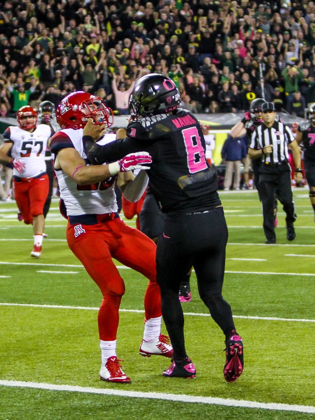 Arizona's '30 Stack' Stifles Oregon Rush Attack