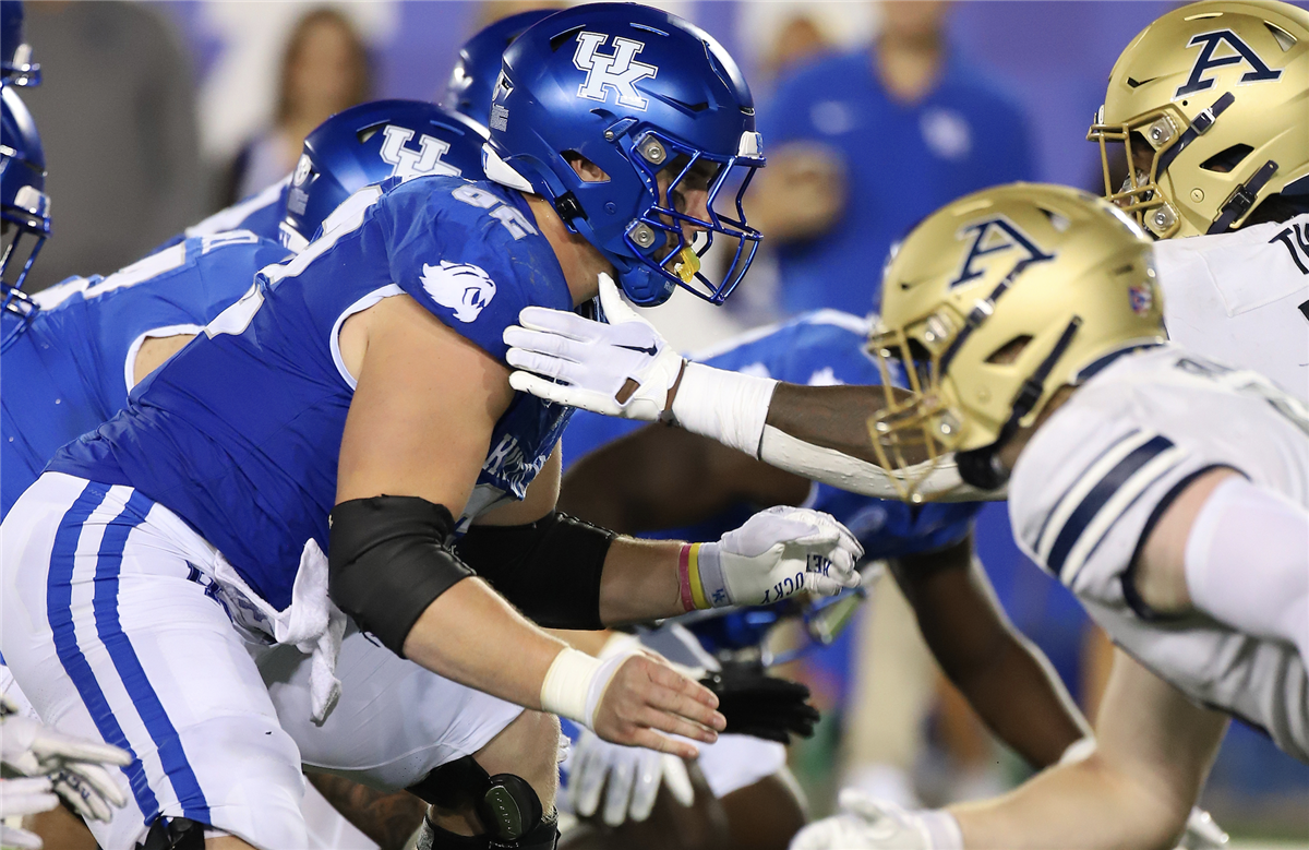 Kentucky offensive line named to Joe Moore Midseason Honor Roll