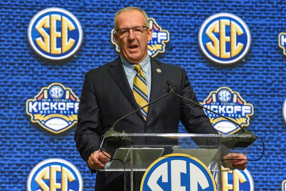 Greg Sankey met with Roger Goodell after NFL opening weekend