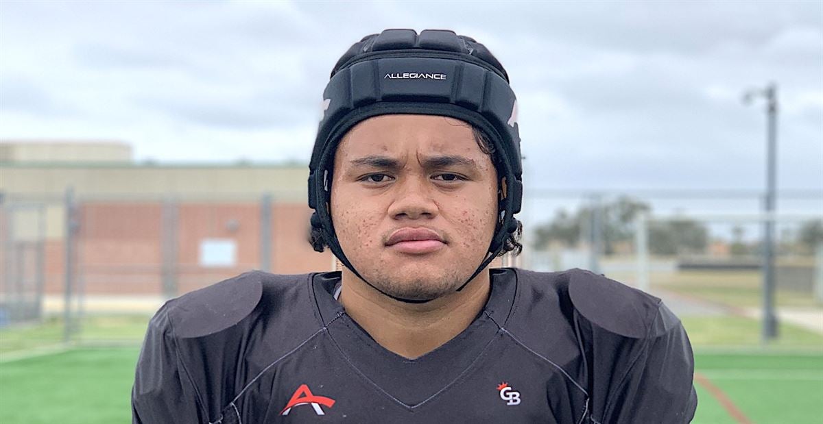 After a strong off-season, OL Sean Na’a looks set for big senior year