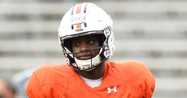 VIDEO: Nix, Finley and Davis featured in camp passing drill