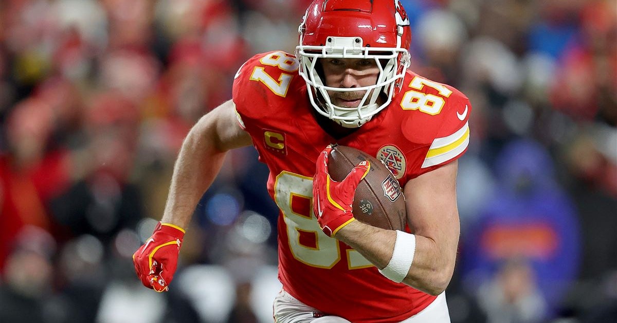 Kyle Long breaks down why Travis Kelce is always open during big moments