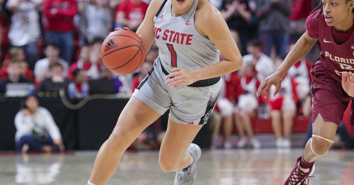 Aislinn Konig signs to play professionally in Switzerland