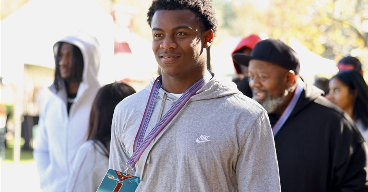 Top Arkansas recruit Tavion Wallace to provide immediate depth at ...