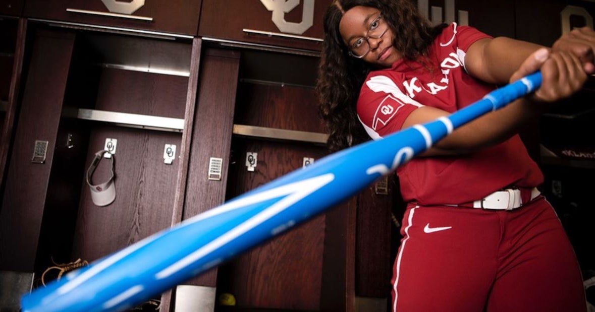 Cydney Sanders makes it official, signing with Sooners