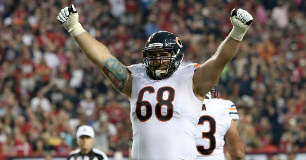 Bears OL Matt Slauson becomes center of attention