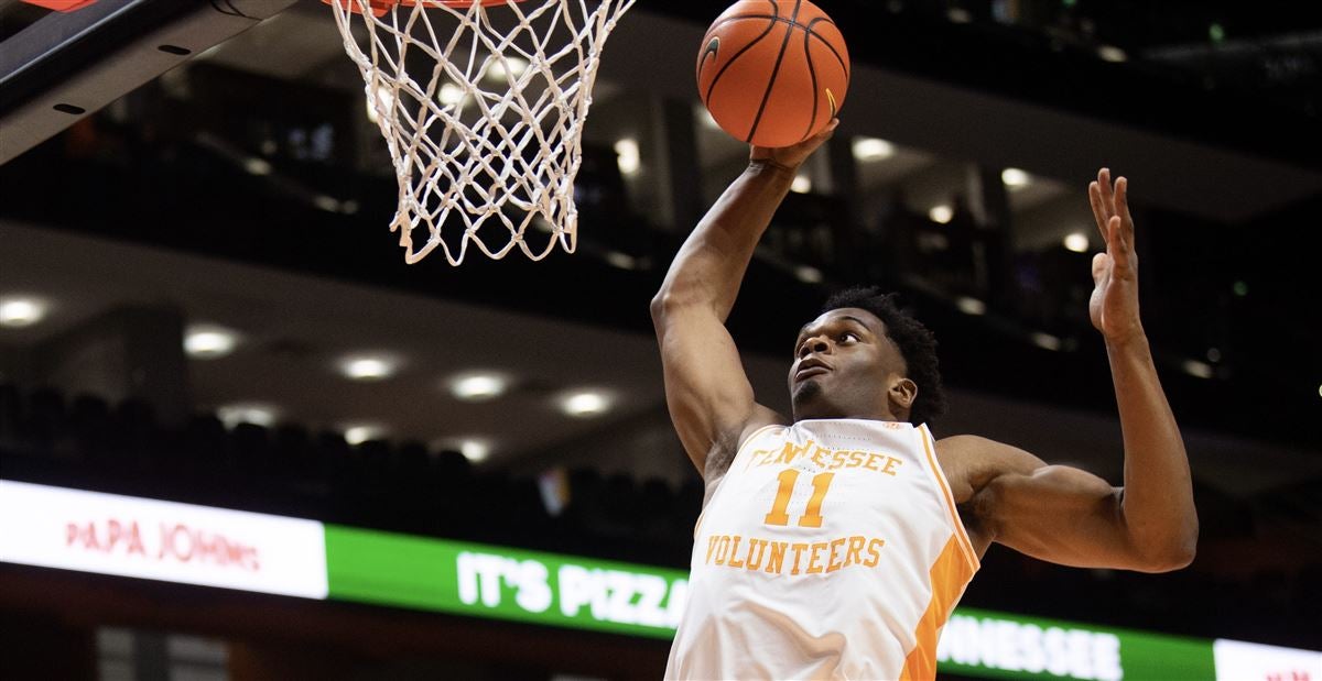 Tobe Awaka leaves Tennessee's game with Syracuse with injury