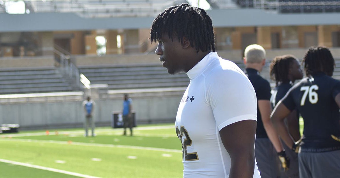 Texas A&M coaching staff continues to impress in-state OT Avery Morcho