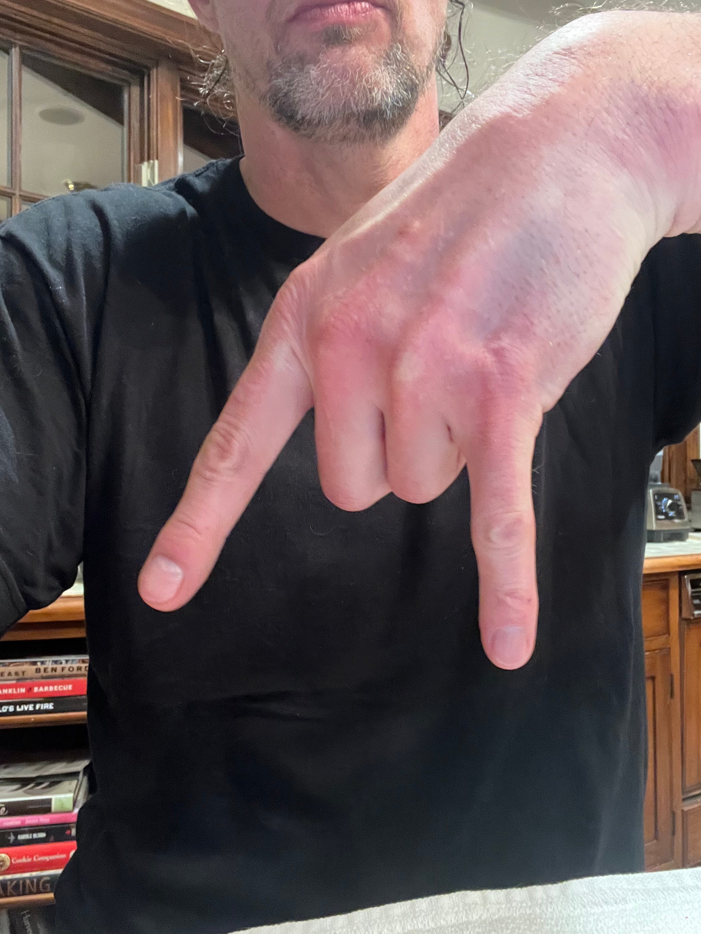 Throw up your fave horns down pic