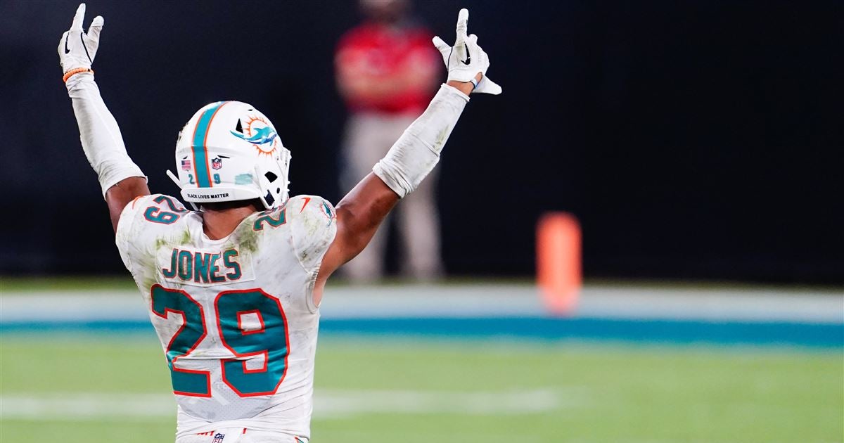 Watch: Brandon Jones records first sack of NFL career