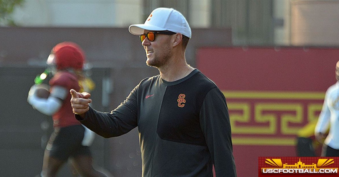 USC football tasked with acclimating 32 freshmen during spring camp