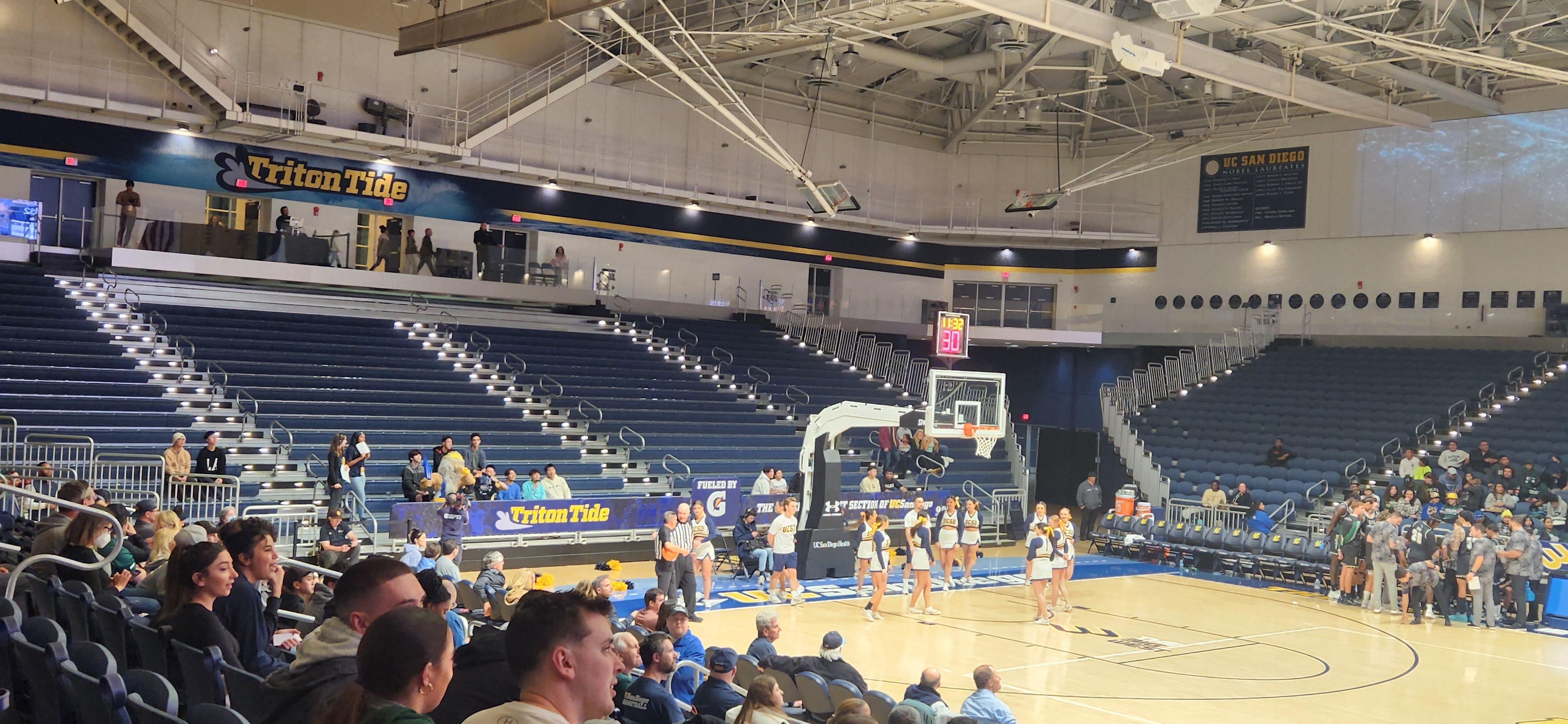 Mbb at UCSD, Jan 5 / W 62-49, daSilva 20 pts