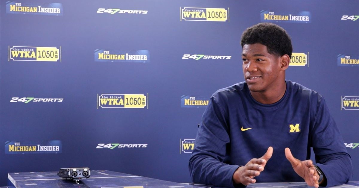 Top247 EDGE Brian Robinson isn’t bashful about wearing Michigan gear in ...