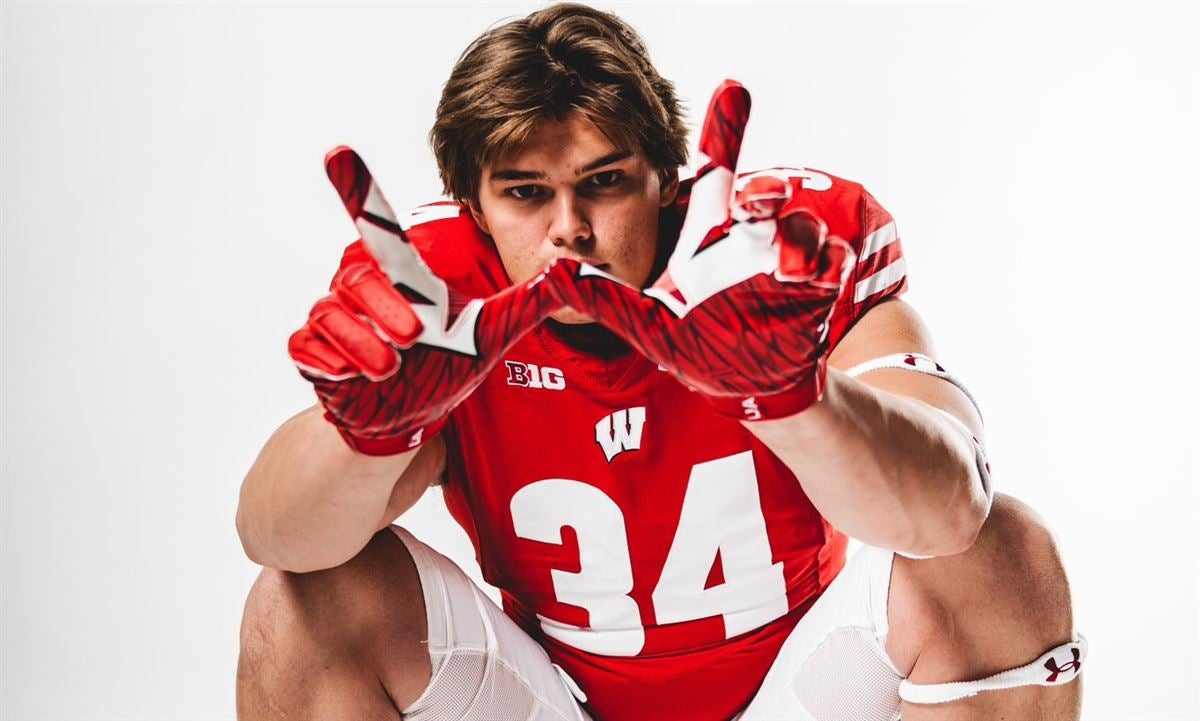 Badgers offer Illinois defensive lineman Joe Barna