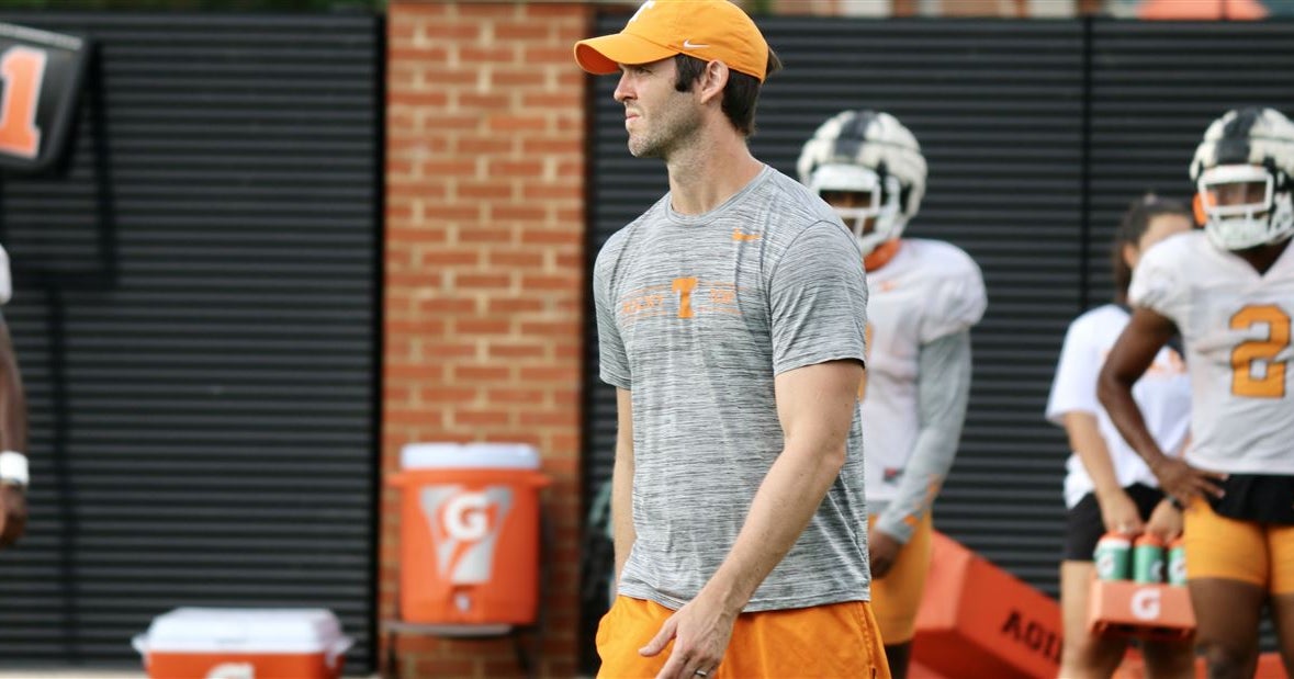Vols' QB coach Joey Halzle talks quarterbacks at Knoxville QB Club