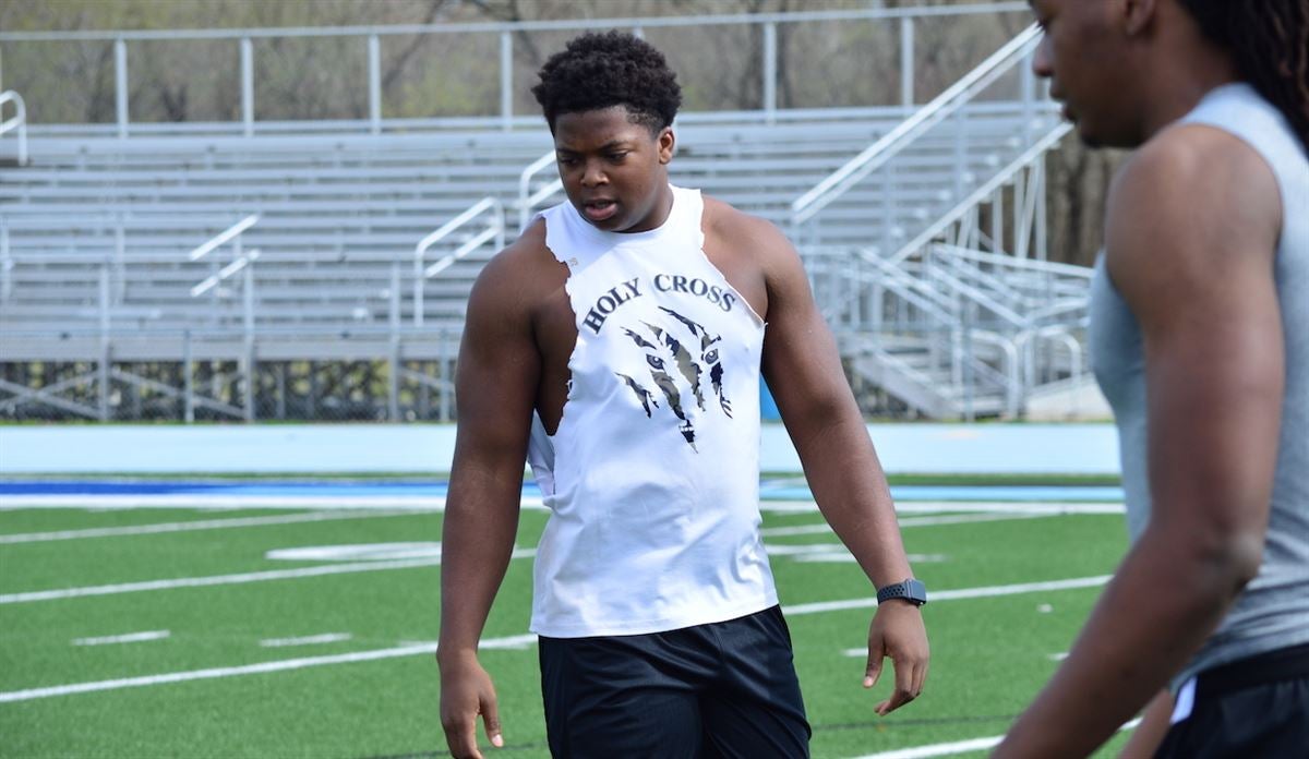 Defensive lineman Barryn Sorrell commits to Northwestern