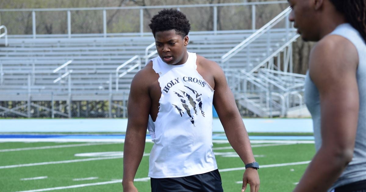 Defensive lineman Barryn Sorrell commits to Northwestern
