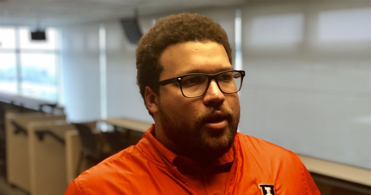 Get to know: Illini LBs coach Miles Smith