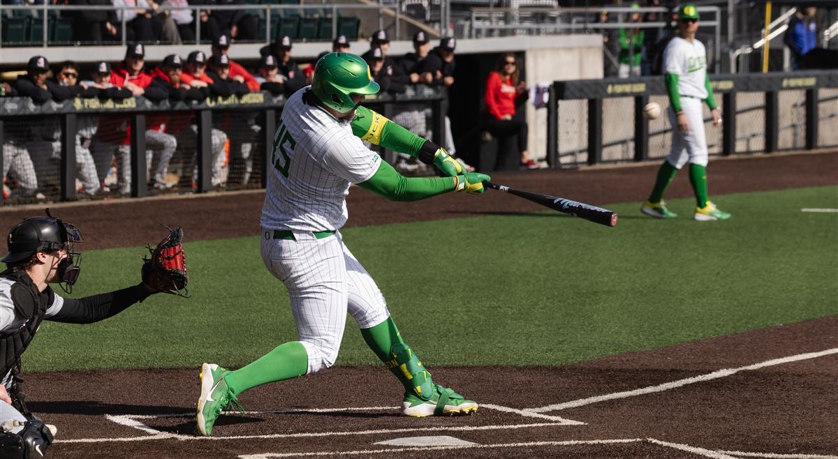 Photos: Ducks Dominate Youngstown State Behind Clarke’s Gem, Early Power