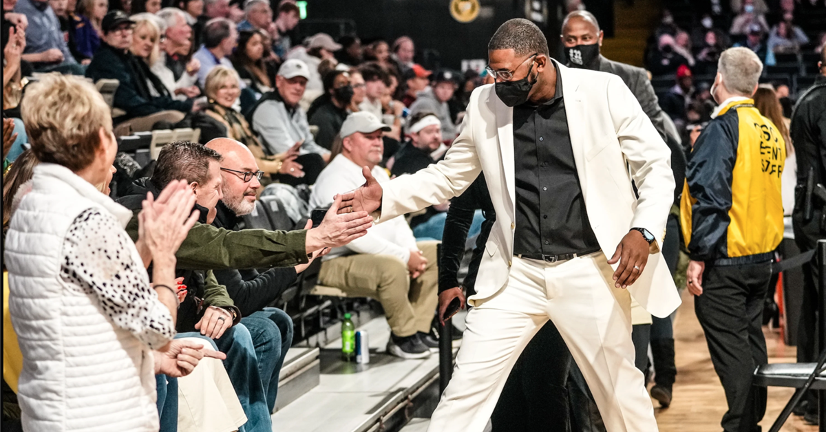 Shan Foster 'grateful and thankful' as jersey added to Memorial ...