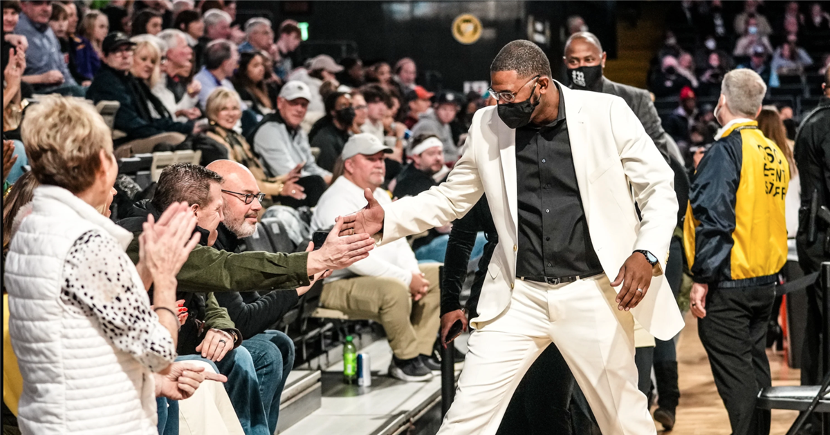 Shan Foster 'grateful and thankful' as jersey added to Memorial ...