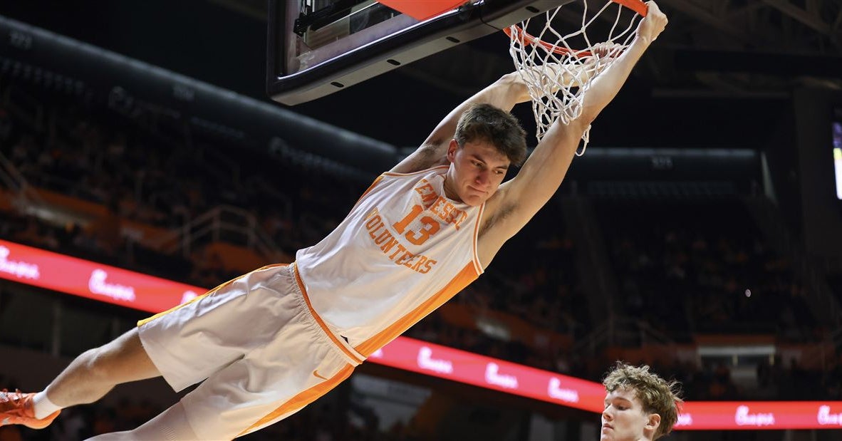 TAKEAWAYS: Estrella continues strong start in Tennessee's win over ...