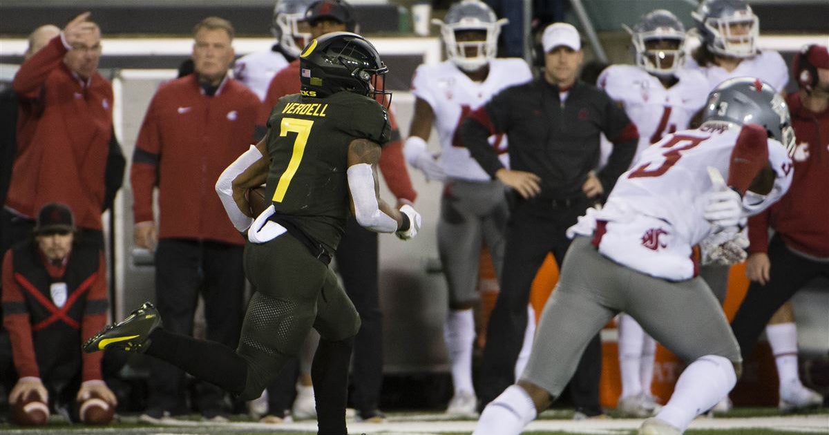 Camden Lewis hits game-winning field goal as Oregon survives