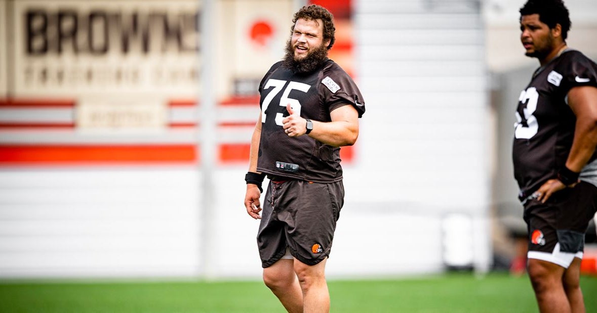 Bitonio Working To Help Two Rookies Get Up To Speed On O-Line