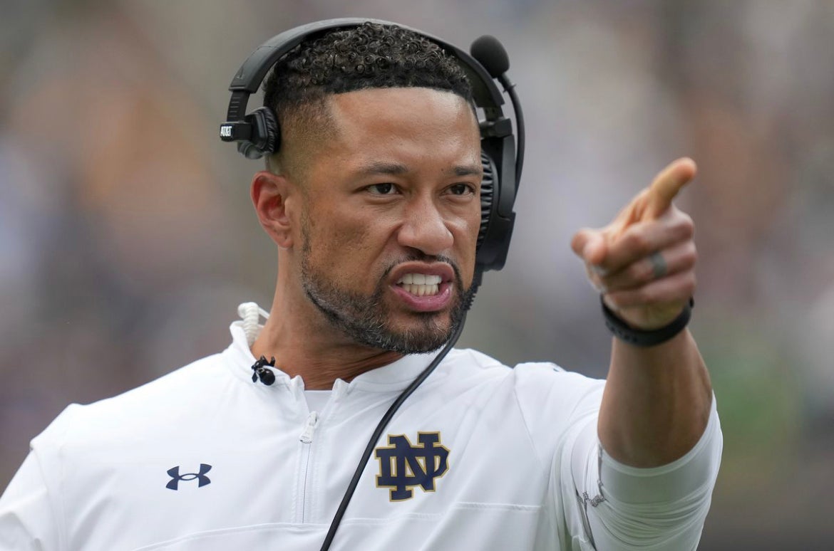 Brian Kelly yelling at holder!