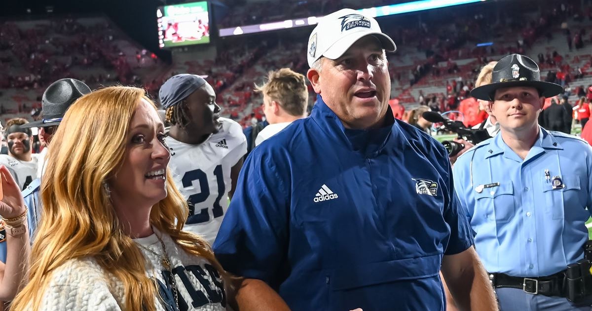 Clay Helton reflects on time as USC coach, Lincoln Riley's Trojans debut