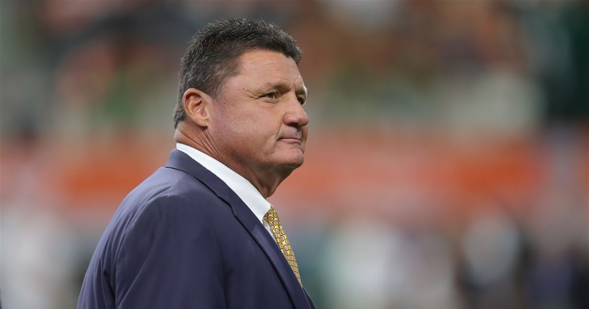 Miami football: Ed Orgeron spotted running drills at Hurricanes Legends ...