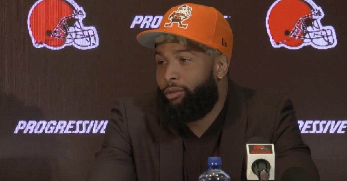 Odell Beckham Jr. introduces his dogs to the Dawg Pound