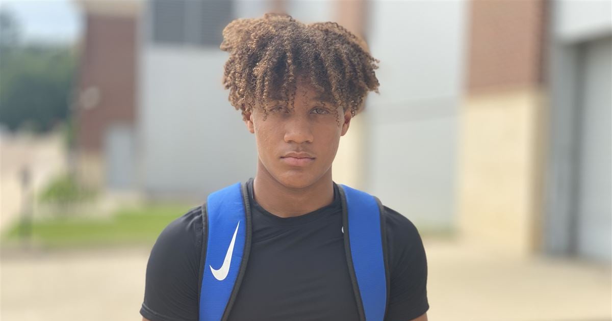 Eli Bowen connects with Ole Miss staff