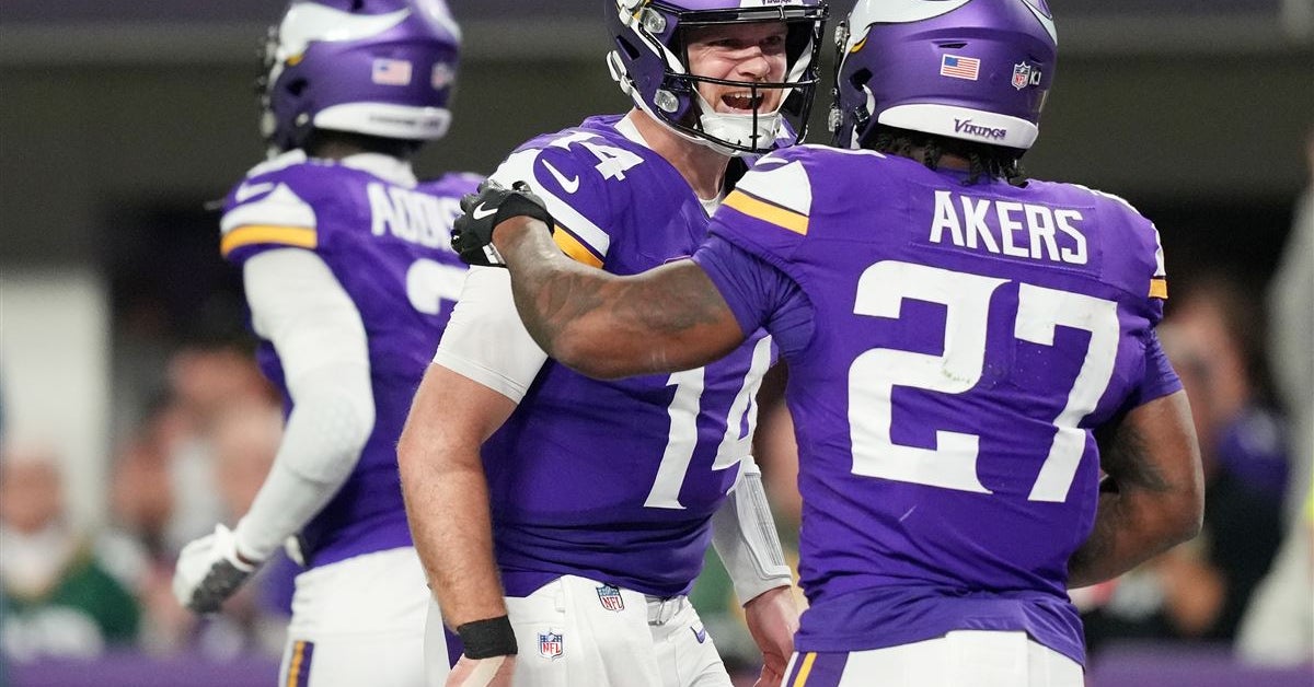 WATCH: Sam Darnold gets a hero's welcome in the the locker room after ...