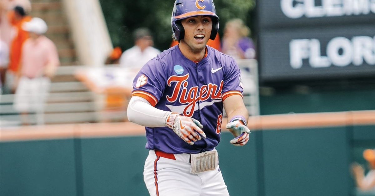 No. 6 Clemson Baseball's season comes to an end after wild Super Regional loss to Florida