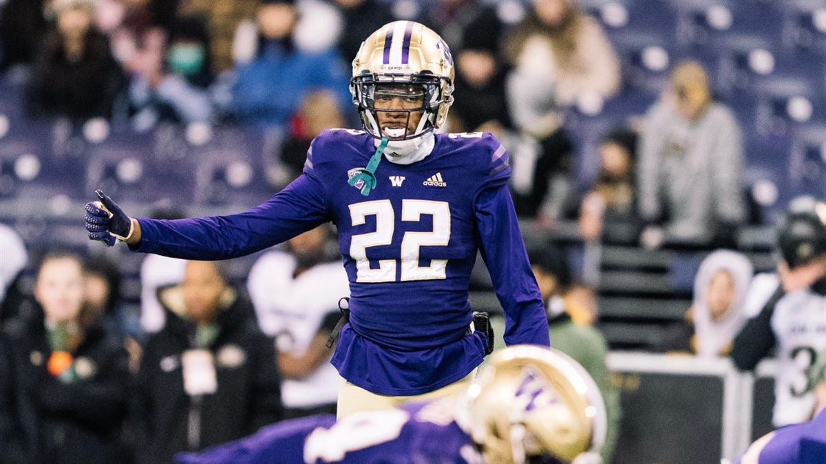 Husky DB Jaivion Green Enters The Transfer Portal