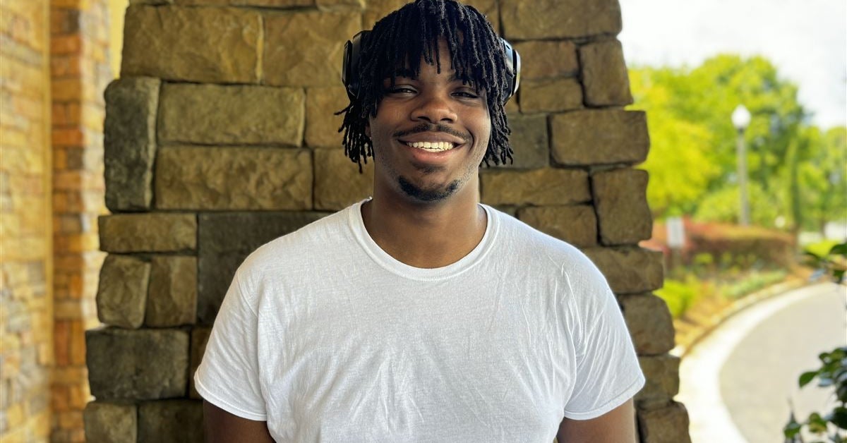 Auburn moving up the list for versatile DL Javeon Campbell after OV