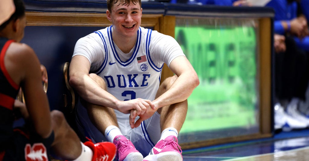 Cooper Flagg leaves Duke game with eye injury, yet to return